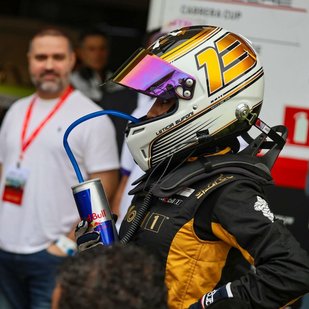 Leticia Bufoni – In den Top 5 vom Porsche Cup Brasil – 500km Interlagos Rennen | Boardstation.de ...